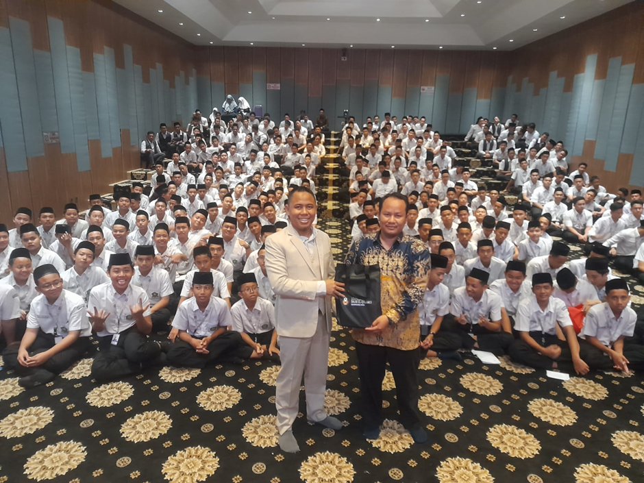 Ardi Gunawan Media - Pakar menghafal Cepat, Entrepeneur & Founder OSB Corp